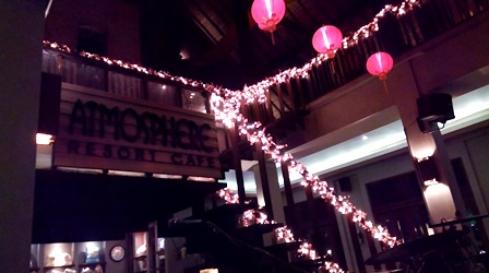 Menikmati makan enak di Atmosphere Resort Cafe Bandung yang cantik ...