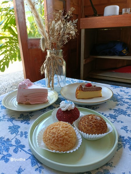 Kelezatan Olahan Kedai Kopi Akker dan Toko Kue Apuro Kota Batu – akulily